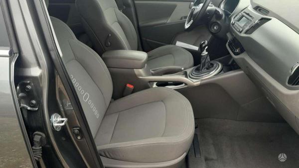 Kia Sportage 2012 Viļņa vietnē Pelēks Kia Sportage 2012 Viļņa, ar dzinēja tilpumu 1.69 L un nobraukumu 250 tūkst. km par 6250 €, foto 11 vietnē AUTOMOTO.COM.LV