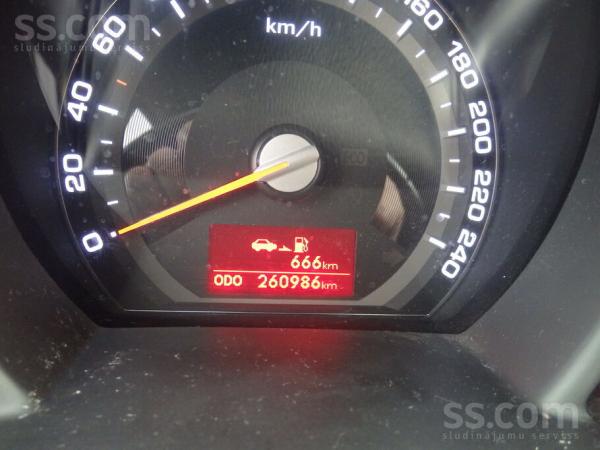 Kia Sportage 2013 Saldus vietnē Pelēks Kia Sportage 2013 Saldus, ar dzinēja tilpumu 1.70 L un nobraukumu 261 tūkst. km par 6900 €, foto 6 vietnē AUTOMOTO.COM.LV