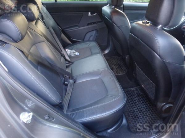 Kia Sportage 2013 Saldus vietnē Pelēks Kia Sportage 2013 Saldus, ar dzinēja tilpumu 1.70 L un nobraukumu 261 tūkst. km par 6900 €, foto 7 vietnē AUTOMOTO.COM.LV