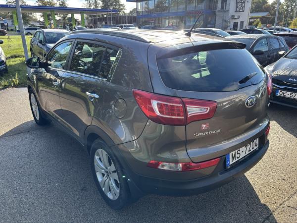 Pelēks Kia Sportage 2013 Rīga, ar dzinēja tilpumu 1.70 L un nobraukumu 135 tūkst. km par 6900 €, foto 3 vietnē AUTOMOTO.COM.LV