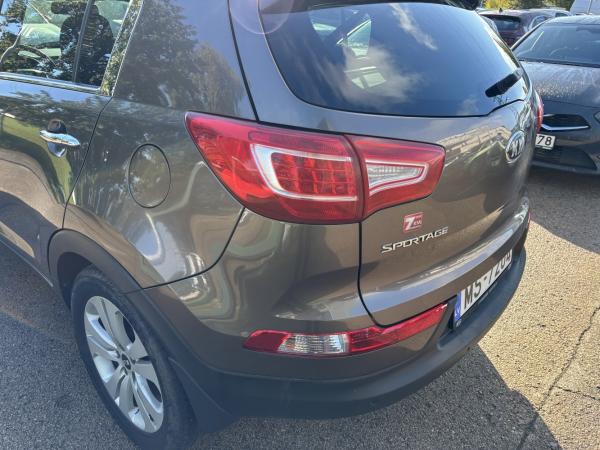 Pelēks Kia Sportage 2013 Rīga, ar dzinēja tilpumu 1.70 L un nobraukumu 135 tūkst. km par 6900 €, foto 6 vietnē AUTOMOTO.COM.LV