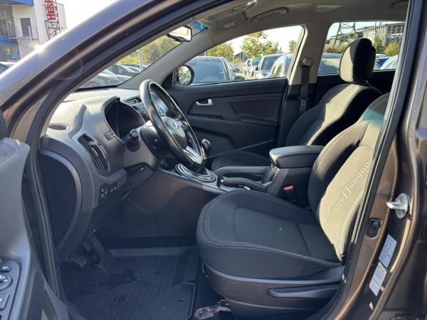 Pelēks Kia Sportage 2013 Rīga, ar dzinēja tilpumu 1.70 L un nobraukumu 135 tūkst. km par 6900 €, foto 7 vietnē AUTOMOTO.COM.LV