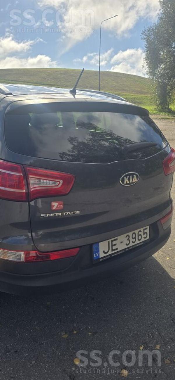 Kia Sportage 2013 Rīga vietnē Pelēks Kia Sportage 2013 Rīga, ar dzinēja tilpumu 2.00 L un nobraukumu 136 tūkst. km par 9300 €, foto 4 vietnē AUTOMOTO.COM.LV