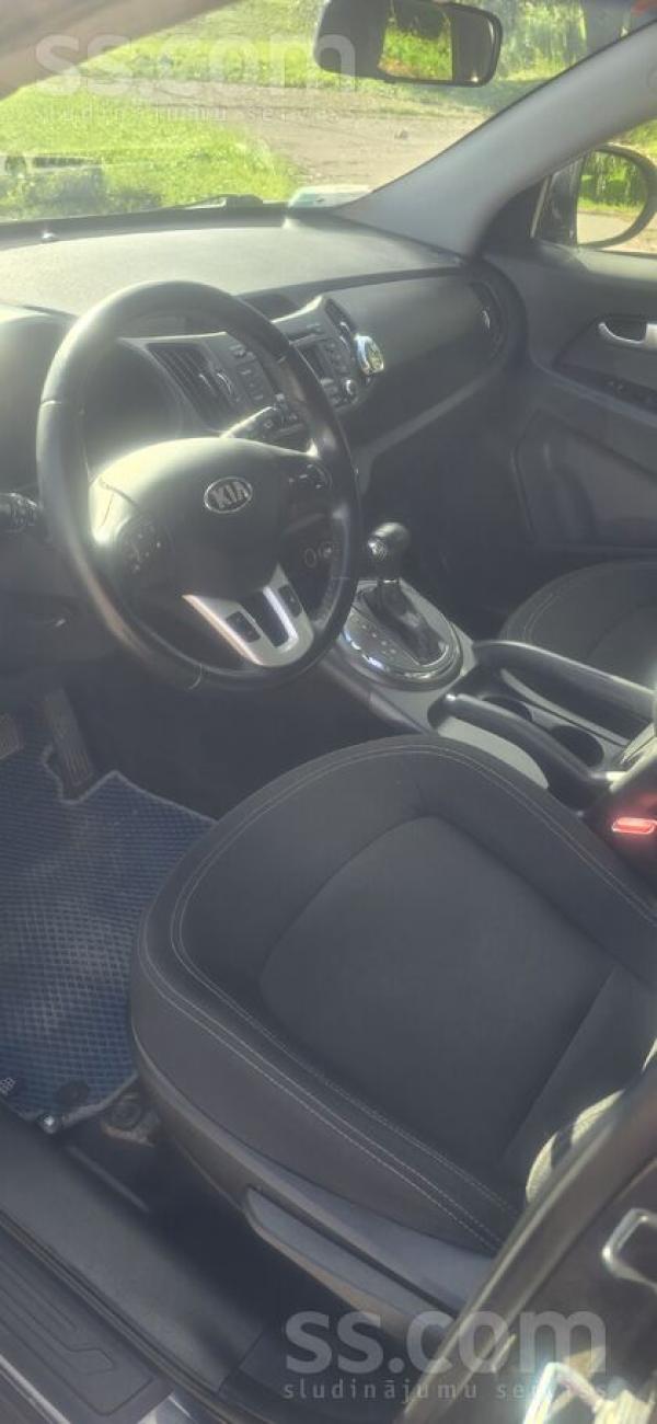 Kia Sportage 2013 Rīga vietnē Pelēks Kia Sportage 2013 Rīga, ar dzinēja tilpumu 2.00 L un nobraukumu 136 tūkst. km par 9300 €, foto 6 vietnē AUTOMOTO.COM.LV
