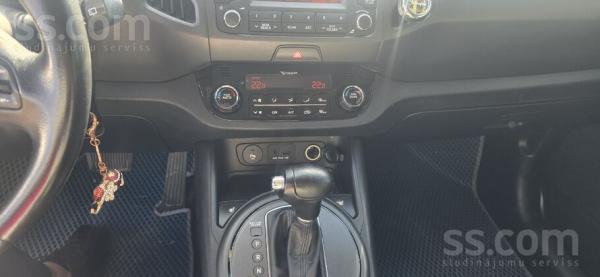 Kia Sportage 2013 Rīga vietnē Pelēks Kia Sportage 2013 Rīga, ar dzinēja tilpumu 2.00 L un nobraukumu 136 tūkst. km par 9300 €, foto 7 vietnē AUTOMOTO.COM.LV