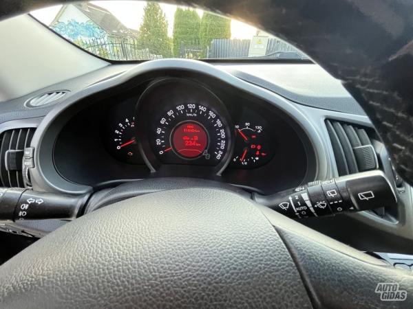 Grey Kia Sportage 2013 in Alytus, with an engine capacity of 1.70 L and mileage of 318 thousand km for 6600 €, photo 4 on AUTOMOTO.COM.LV