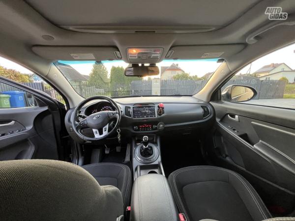 Grey Kia Sportage 2013 in Alytus, with an engine capacity of 1.70 L and mileage of 318 thousand km for 6600 €, photo 5 on AUTOMOTO.COM.LV