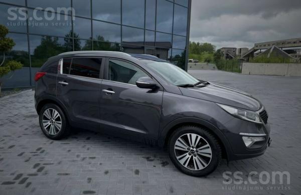 Grey Kia Sportage 2014 in Vilnius, with an engine capacity of 1.70 L and mileage of 208 thousand km for 7299 €, photo 2 on AUTOMOTO.COM.LV
