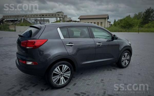 Grey Kia Sportage 2014 in Vilnius, with an engine capacity of 1.70 L and mileage of 208 thousand km for 7299 €, photo 8 on AUTOMOTO.COM.LV
