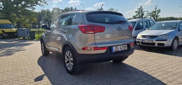Серый Киа Sportage 2014 в Валмиера, объемом двигателя 2.00 л и пробегом 393 тыс. км за 5600 €, фото 4 на AUTOMOTO.COM.LV