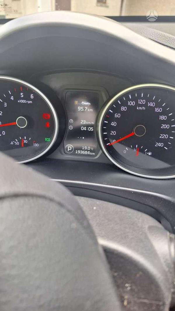 Grey Kia Sportage 2014 in Vilnius, with an engine capacity of 2.00 L and mileage of 194 thousand km for 10500 €, photo 3 on AUTOMOTO.COM.LV