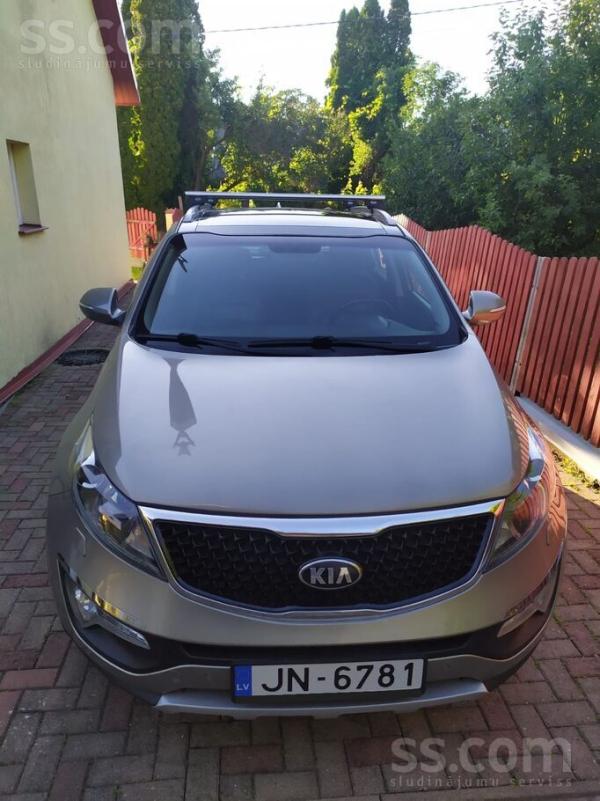 Grey Kia Sportage 2014 in Valmiera, with an engine capacity of 2.00 L and mileage of 155 thousand km for 9500 €, photo 5 on AUTOMOTO.COM.LV