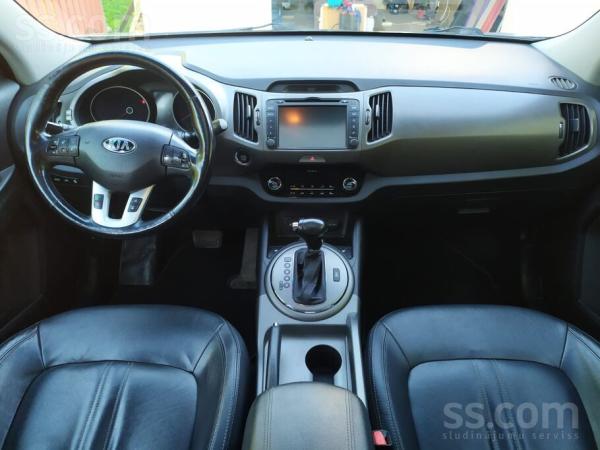 Grey Kia Sportage 2014 in Valmiera, with an engine capacity of 2.00 L and mileage of 155 thousand km for 9500 €, photo 6 on AUTOMOTO.COM.LV