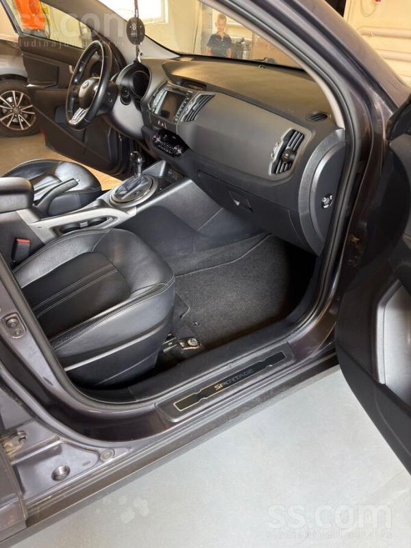 Pelēks Kia Sportage 2014 Jelgava, ar dzinēja tilpumu 2.00 L un nobraukumu 308 tūkst. km par 8300 €, foto 8 vietnē AUTOMOTO.COM.LV