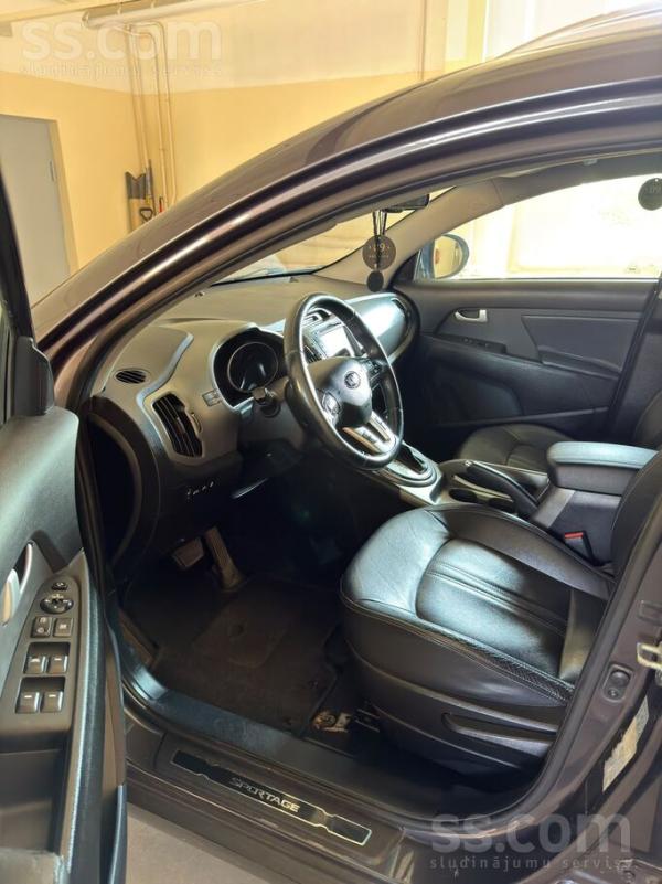 Pelēks Kia Sportage 2014 Jelgava, ar dzinēja tilpumu 2.00 L un nobraukumu 308 tūkst. km par 8300 €, foto 10 vietnē AUTOMOTO.COM.LV