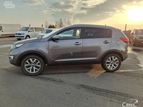 Grey Kia Sportage 2015 in Avizieniai, with an engine capacity of 2.40 L and mileage of 199 thousand km for 6500 €, photo 2 on AUTOMOTO.COM.LV