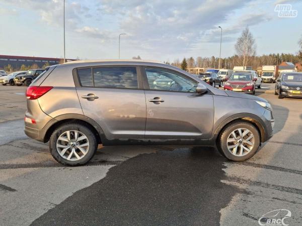 Grey Kia Sportage 2015 in Avizieniai, with an engine capacity of 2.40 L and mileage of 199 thousand km for 6500 €, photo 3 on AUTOMOTO.COM.LV