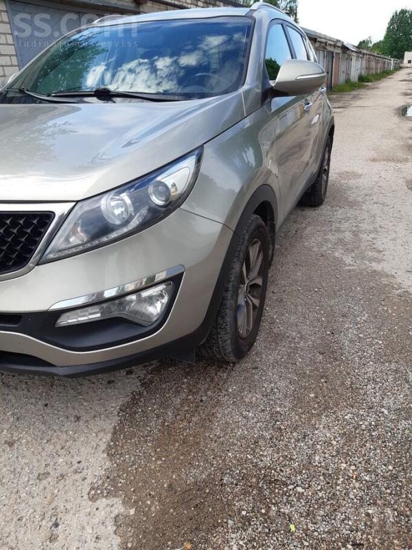 Серый Киа Sportage 2015 в Рига, объемом двигателя 1.60 л и пробегом 330 тыс. км за 5500 €, фото 1 на AUTOMOTO.COM.LV