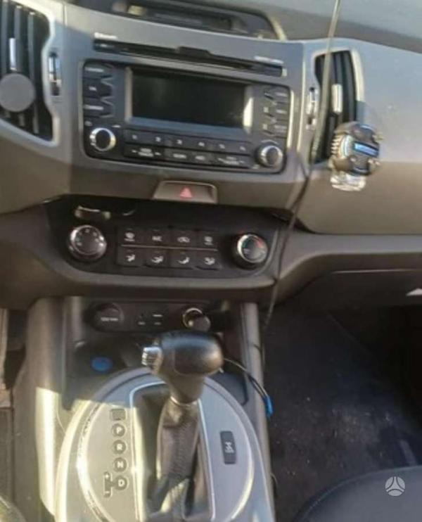 Grey Kia Sportage 2015 in Trakai, with an engine capacity of 2.36 L and mileage of 99 thousand km for 7500 €, photo 3 on AUTOMOTO.COM.LV