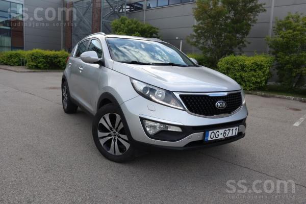 Grey Kia Sportage 2015 in Riga, with an engine capacity of 1.70 L and mileage of 379 thousand km for 7990 €, photo 2 on AUTOMOTO.COM.LV