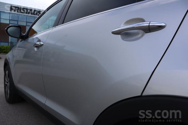 Grey Kia Sportage 2015 in Riga, with an engine capacity of 1.70 L and mileage of 379 thousand km for 7990 €, photo 3 on AUTOMOTO.COM.LV