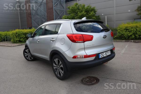 Grey Kia Sportage 2015 in Riga, with an engine capacity of 1.70 L and mileage of 379 thousand km for 7990 €, photo 5 on AUTOMOTO.COM.LV