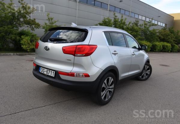Grey Kia Sportage 2015 in Riga, with an engine capacity of 1.70 L and mileage of 379 thousand km for 7990 €, photo 6 on AUTOMOTO.COM.LV