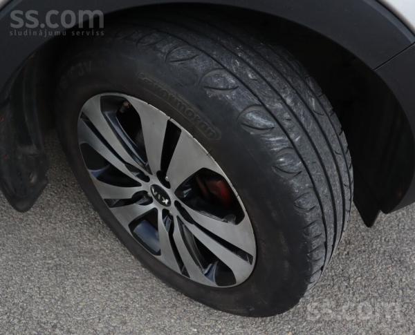 Grey Kia Sportage 2015 in Riga, with an engine capacity of 1.70 L and mileage of 379 thousand km for 7990 €, photo 8 on AUTOMOTO.COM.LV