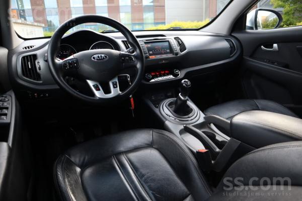 Grey Kia Sportage 2015 in Riga, with an engine capacity of 1.70 L and mileage of 379 thousand km for 7990 €, photo 9 on AUTOMOTO.COM.LV