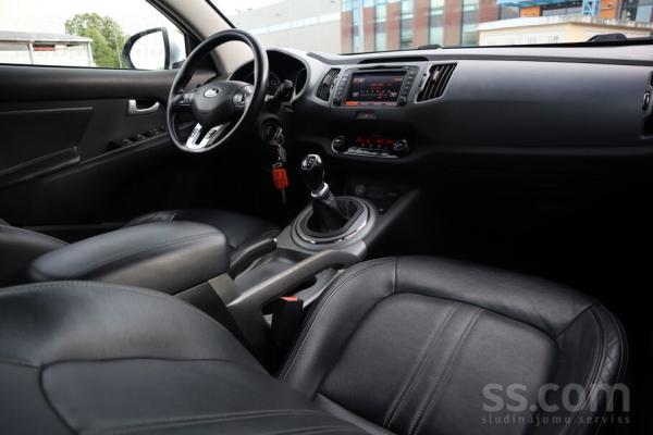 Grey Kia Sportage 2015 in Riga, with an engine capacity of 1.70 L and mileage of 379 thousand km for 7990 €, photo 10 on AUTOMOTO.COM.LV