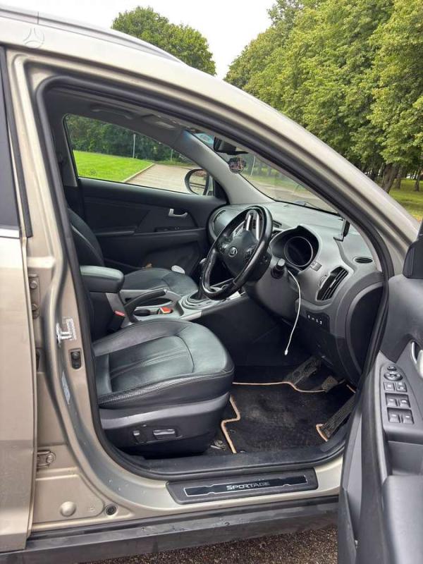 Pelēks Kia Sportage 2015 Marijampole, ar dzinēja tilpumu 2.00 L un nobraukumu 175 tūkst. km par 4000 €, foto 7 vietnē AUTOMOTO.COM.LV