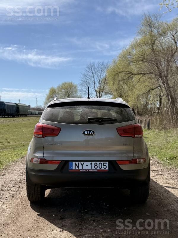 Pelēks Kia Sportage 2015 Liepāja, ar dzinēja tilpumu 1.70 L un nobraukumu 149 tūkst. km par 9400 €, foto 3 vietnē AUTOMOTO.COM.LV