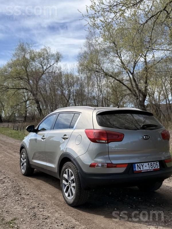 Grey Kia Sportage 2015 in Liepaja, with an engine capacity of 1.70 L and mileage of 150 thousand km for 9200 €, photo 7 on AUTOMOTO.COM.LV