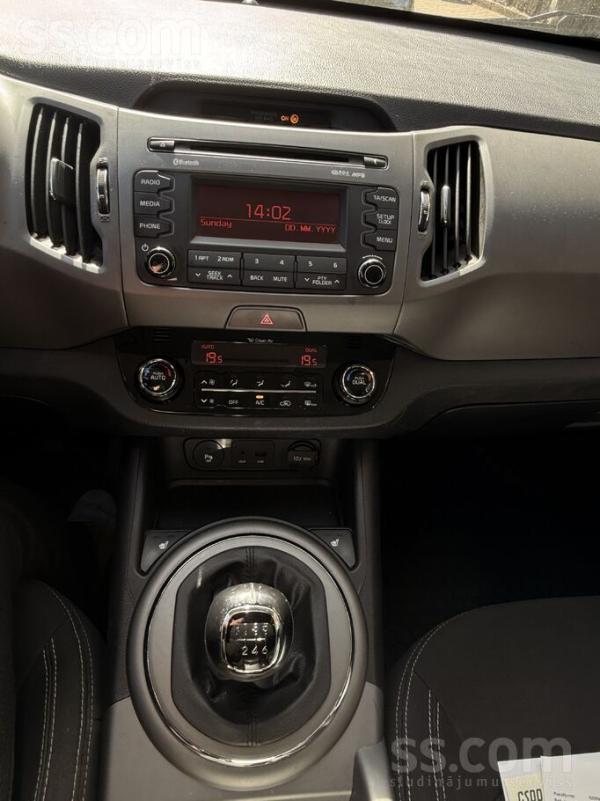 Grey Kia Sportage 2015 in Liepaja, with an engine capacity of 1.70 L and mileage of 150 thousand km for 9200 €, photo 10 on AUTOMOTO.COM.LV