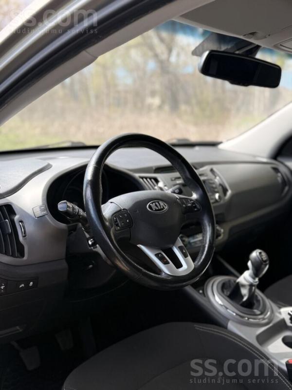 Pelēks Kia Sportage 2015 Liepāja, ar dzinēja tilpumu 1.70 L un nobraukumu 150 tūkst. km par 8700 €, foto 8 vietnē AUTOMOTO.COM.LV
