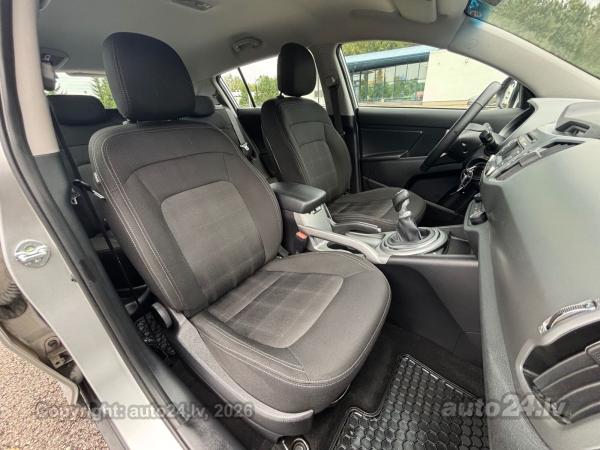 Grey Kia Sportage 2015 in Paide, with an engine capacity of 1.60 L and mileage of 105 thousand km for 8490 €, photo 11 on AUTOMOTO.COM.LV