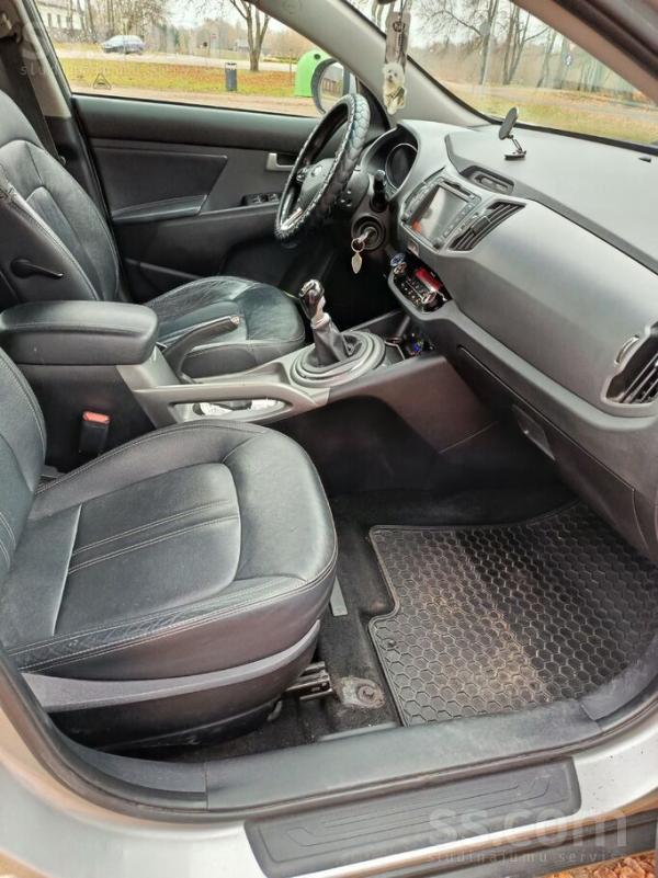 Киа Sportage 2015 в Прейли на AUTOMOTO.COM.LV Серый Киа Sportage 2015 в Прейли, объемом двигателя 1.70 л и пробегом 381 тыс. км за 6500 €, фото 9 на AUTOMOTO.COM.LV