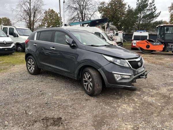 Grey Kia Sportage 2015 in Taurage, with an engine capacity of 1.69 L and mileage of 175 thousand km for 2500 €, photo 1 on AUTOMOTO.COM.LV
