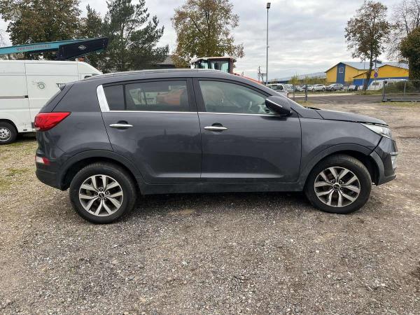 Grey Kia Sportage 2015 in Taurage, with an engine capacity of 1.69 L and mileage of 175 thousand km for 2500 €, photo 4 on AUTOMOTO.COM.LV