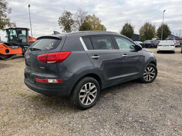 Grey Kia Sportage 2015 in Taurage, with an engine capacity of 1.69 L and mileage of 175 thousand km for 2500 €, photo 5 on AUTOMOTO.COM.LV