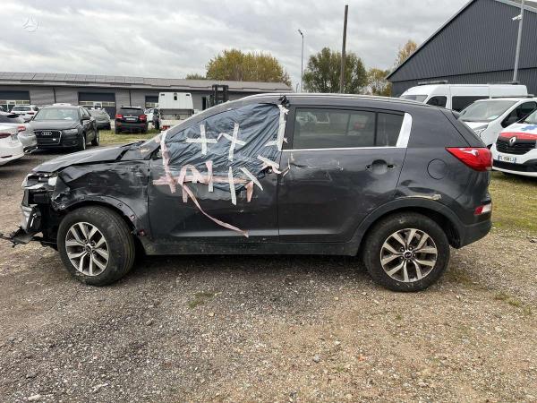 Grey Kia Sportage 2015 in Taurage, with an engine capacity of 1.69 L and mileage of 175 thousand km for 2500 €, photo 10 on AUTOMOTO.COM.LV