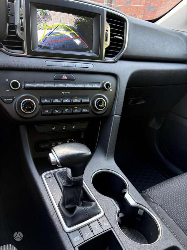 Pelēks Kia Sportage 2016 Viļņa, ar dzinēja tilpumu 2.00 L un nobraukumu 115 tūkst. km par 13500 €, foto 7 vietnē AUTOMOTO.COM.LV