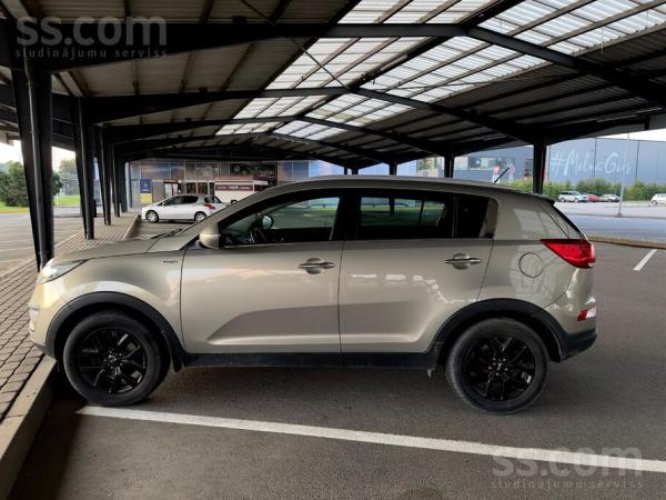 Grey Kia Sportage 2016 in Riga, with an engine capacity of 2.00 L and mileage of 94 thousand km for 11200 €, photo 3 on AUTOMOTO.COM.LV