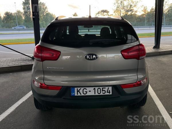 Grey Kia Sportage 2016 in Riga, with an engine capacity of 2.00 L and mileage of 94 thousand km for 11200 €, photo 4 on AUTOMOTO.COM.LV