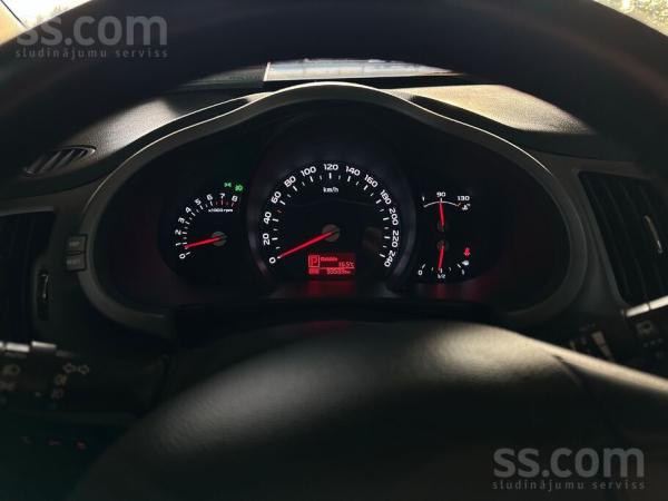 Grey Kia Sportage 2016 in Riga, with an engine capacity of 2.00 L and mileage of 94 thousand km for 11200 €, photo 8 on AUTOMOTO.COM.LV