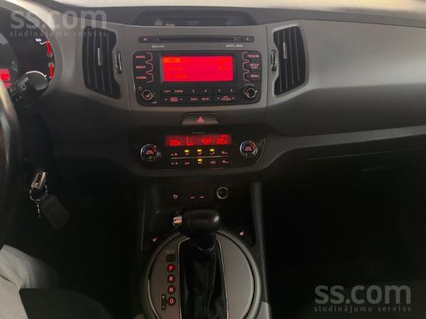 Grey Kia Sportage 2016 in Riga, with an engine capacity of 2.00 L and mileage of 94 thousand km for 11200 €, photo 9 on AUTOMOTO.COM.LV