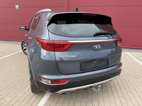 Grey Kia Sportage 2016 in Kaunas, with an engine capacity of 2.00 L and mileage of 270 thousand km for 12250 €, photo 6 on AUTOMOTO.COM.LV