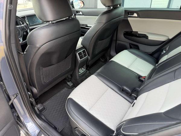 Grey Kia Sportage 2016 in Kaunas, with an engine capacity of 2.00 L and mileage of 270 thousand km for 12250 €, photo 11 on AUTOMOTO.COM.LV