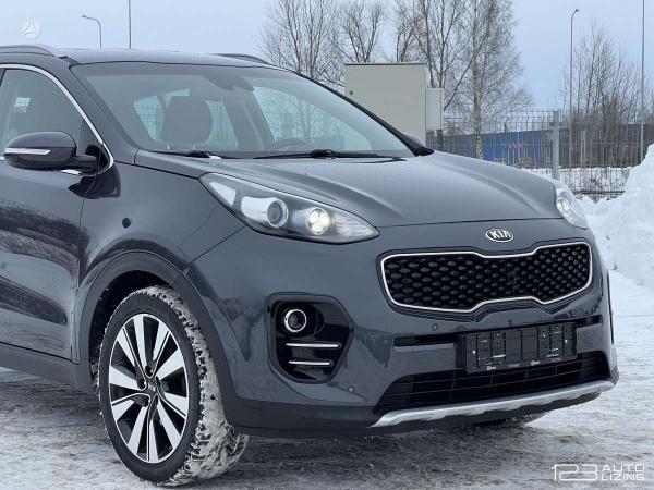 Grey Kia Sportage 2017 in Taurage, with an engine capacity of 1.70 L and mileage of 170 thousand km for 10900 €, photo 5 on AUTOMOTO.COM.LV