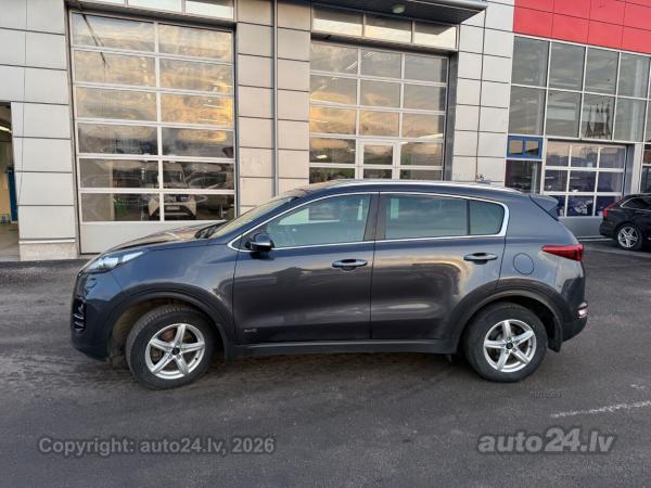 Grey Kia Sportage 2017 in Tallinn, with an engine capacity of 2.00 L and mileage of 158 thousand km for 12999 €, photo 4 on AUTOMOTO.COM.LV